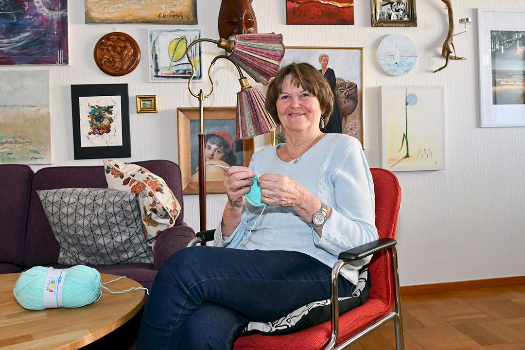 Anita virkar nallar till Operation Smile - Hemmets Journal