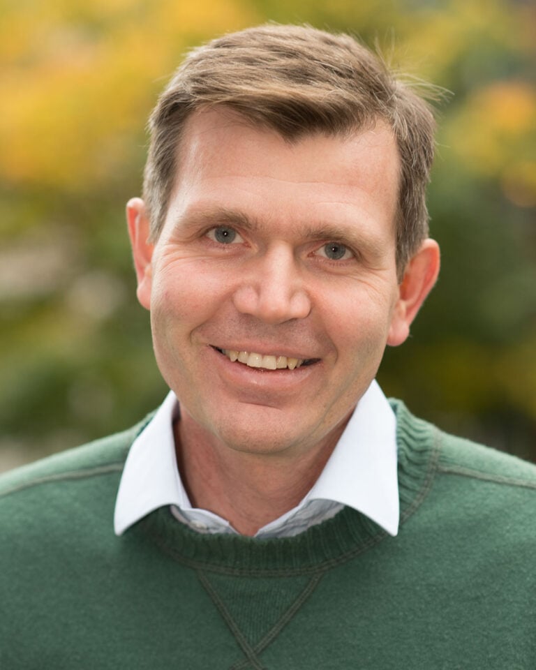 Håravfall: Orsak, behandlingar och förebyggande åtgärder