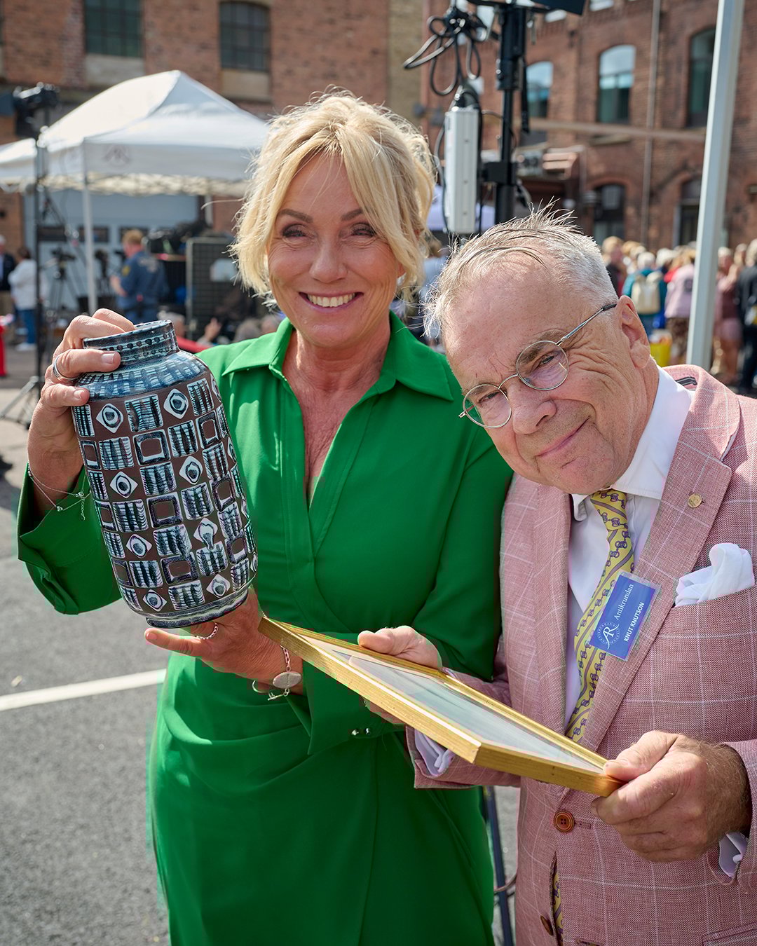 Anne Lundbergs jubileumspresent: Enorm guldklocka