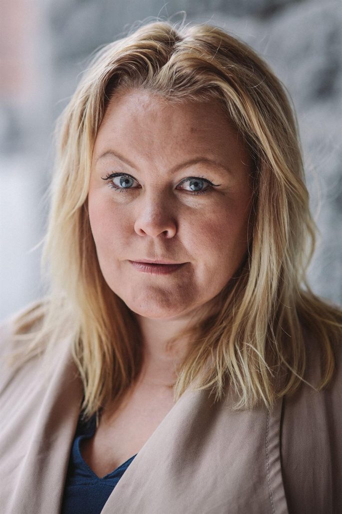 Clara och Erica skriver bok om utmattning: “Man ska inte känna att det ...