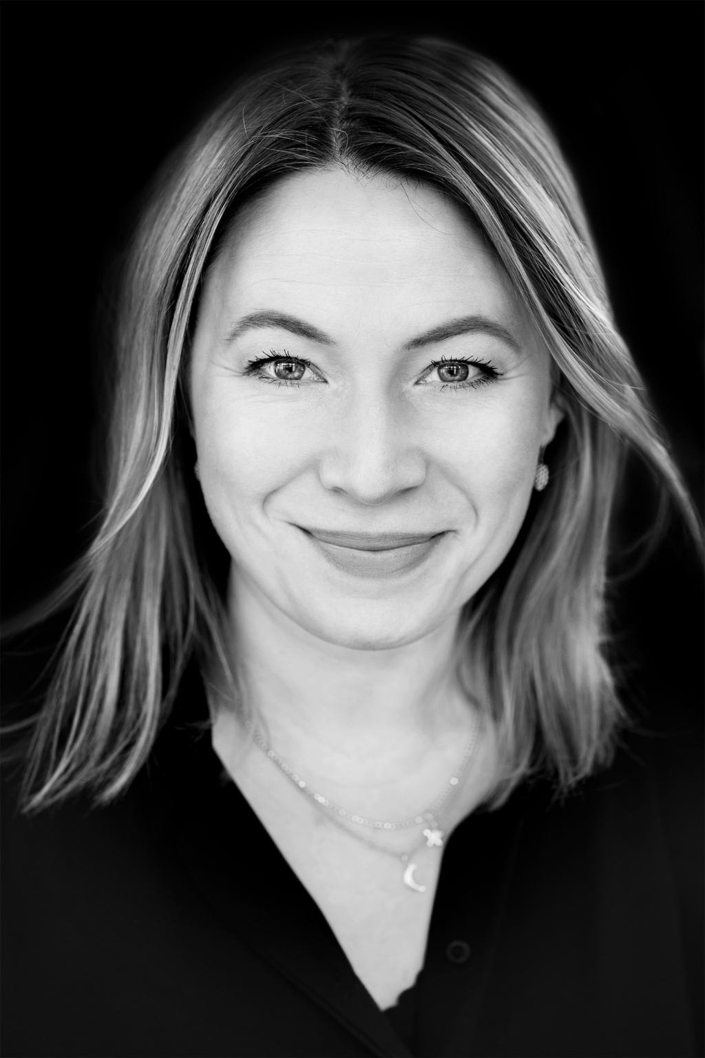 Roligt och dråpligt när Frida Hallgren tar sig an relationsdrama: ”Det ...