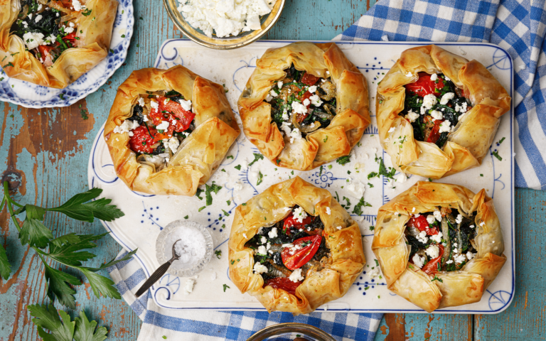 Krispiga filodegsknyten med spenat och fetaost - Icakuriren