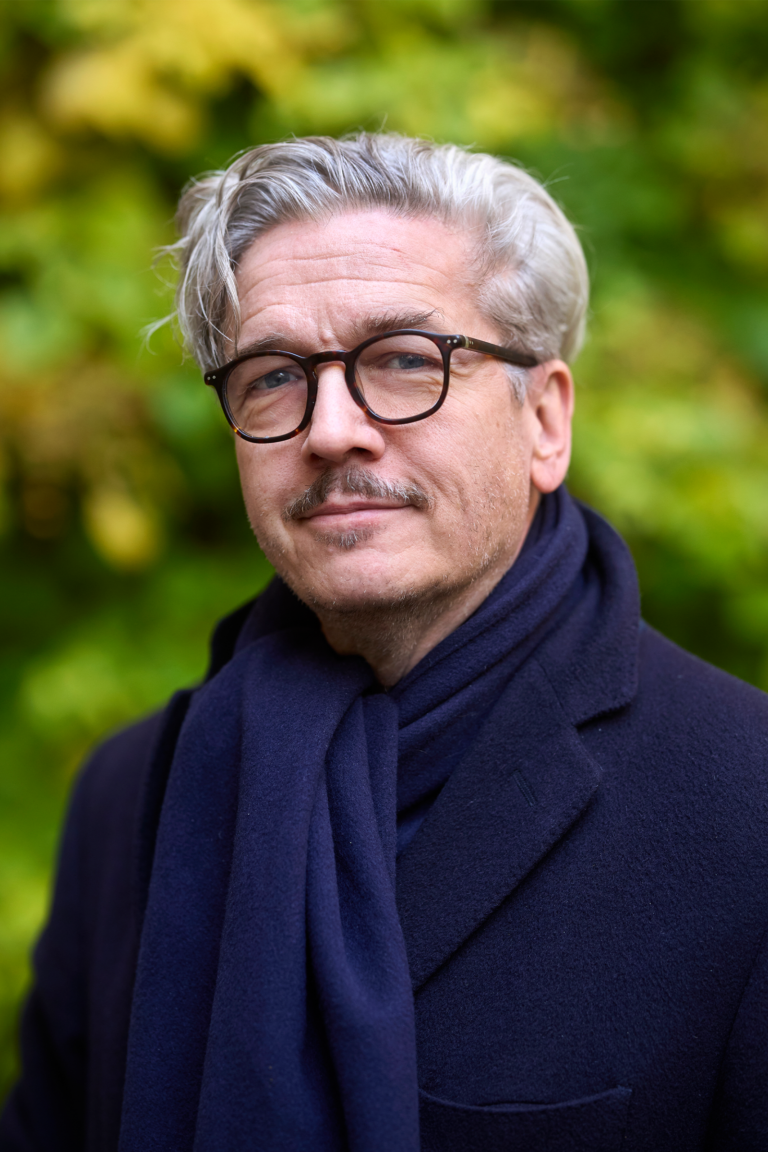 Tomas Alfredson om pappa Hasse och tragedin i barndomen: ”Jag har ...